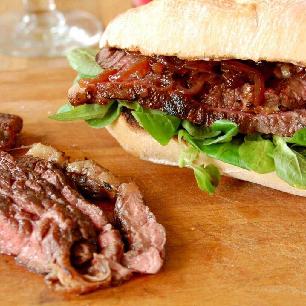 Ribeye sandwich Caveman style, oerlekker! - BBQ-Buddiez