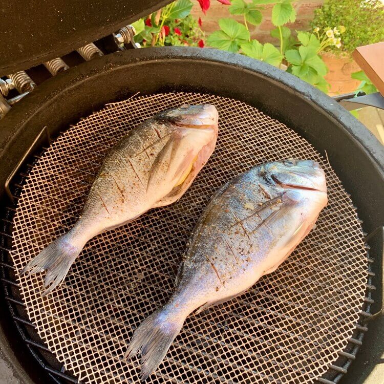 Dorade van de BBQ, een heerlijke en makkelijke vis - BBQ-Buddiez